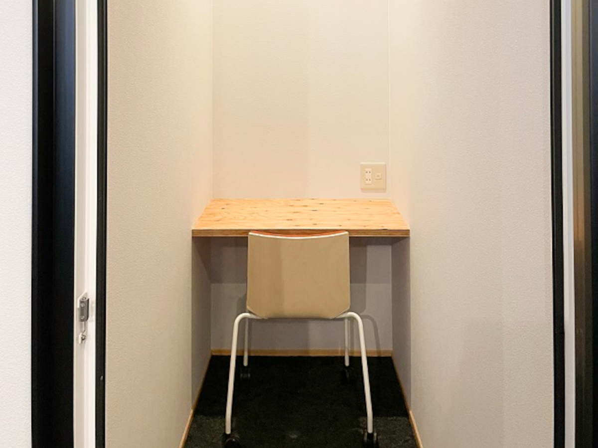 北海道・北見市にコワーキングと宿泊施設併設の「KITAMI BASE」 最新技術と人、地元をつなぐ基地として | WORK MILL