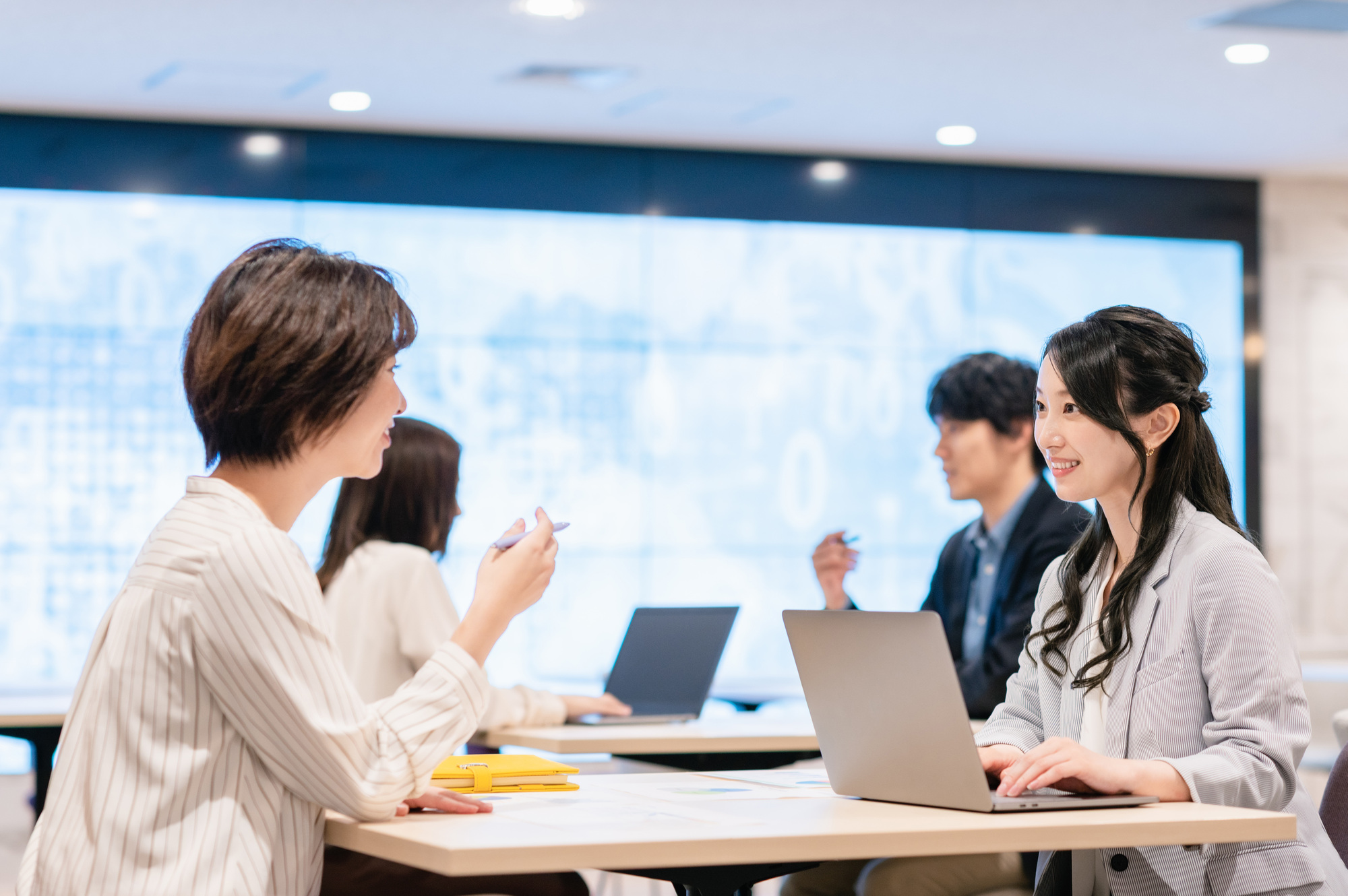 ちょうど良く振り返るには？ 個人やチームの成長を促す「リフレクション（内省）」のコツ | WORK MILL