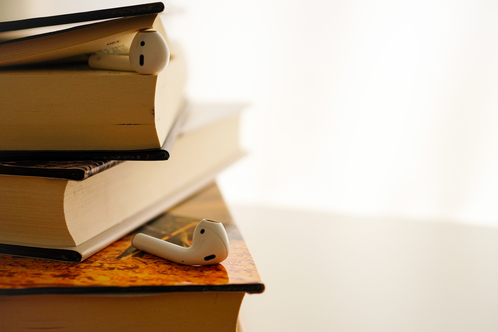 日々を良くするために、やる。1日1冊読み切るブックデザイナーの井上新八さんが語る、習慣化の先にある景色 | WORK MILL