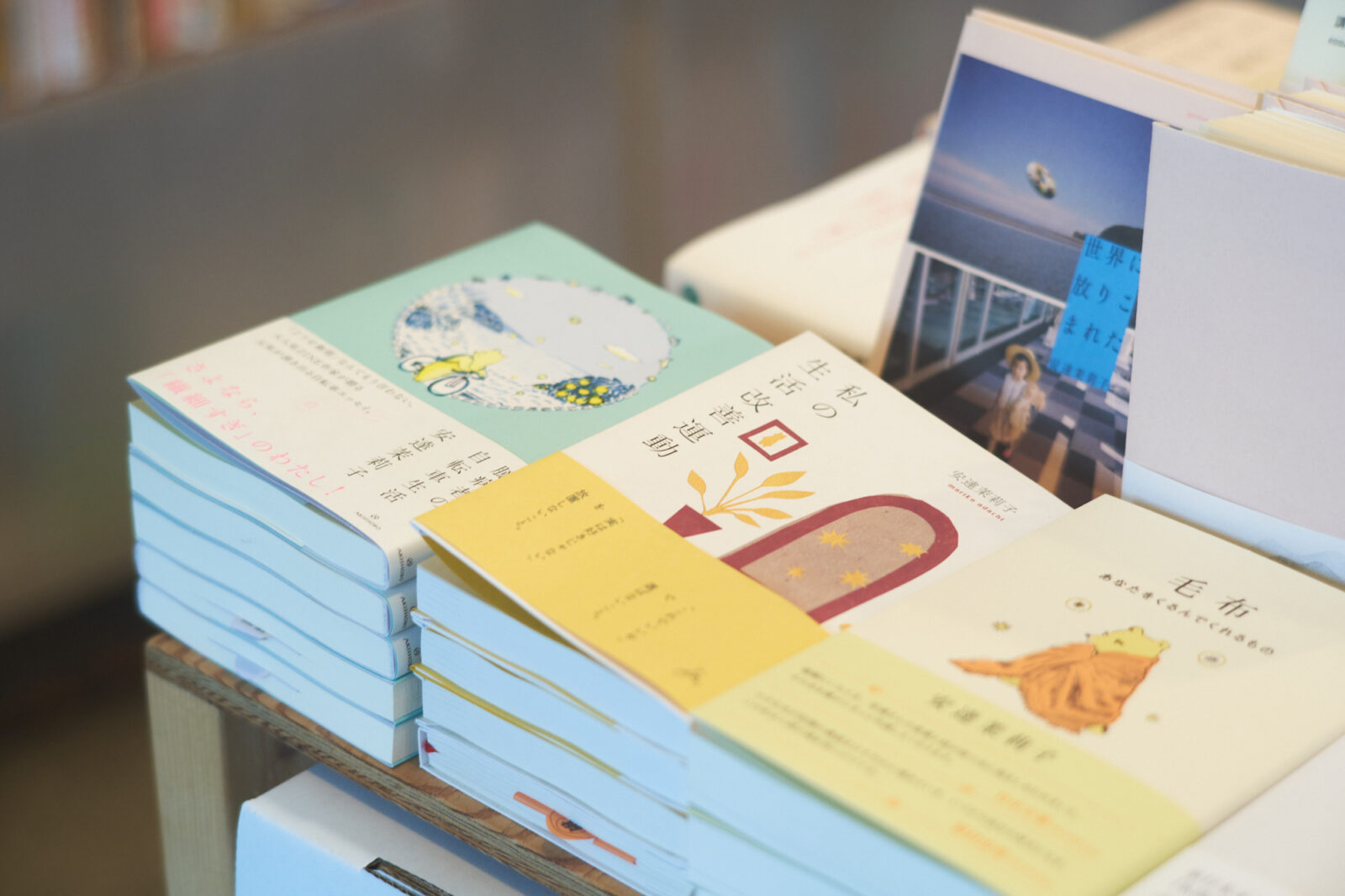 社会人よ、自分の心に犬を飼おう。安達茉莉子さんの「生活改善運動」で、自分の欲望に耳を傾ける | WORK MILL