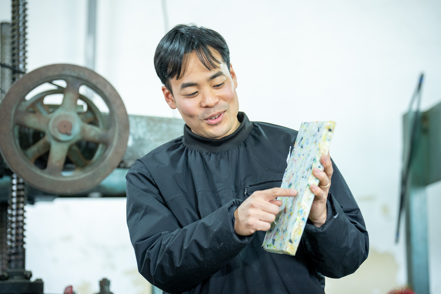 遊びから生まれた事業で世界を変える。海洋プラスチックに新たな価値を見出すREMAREの冒険 | WORK MILL