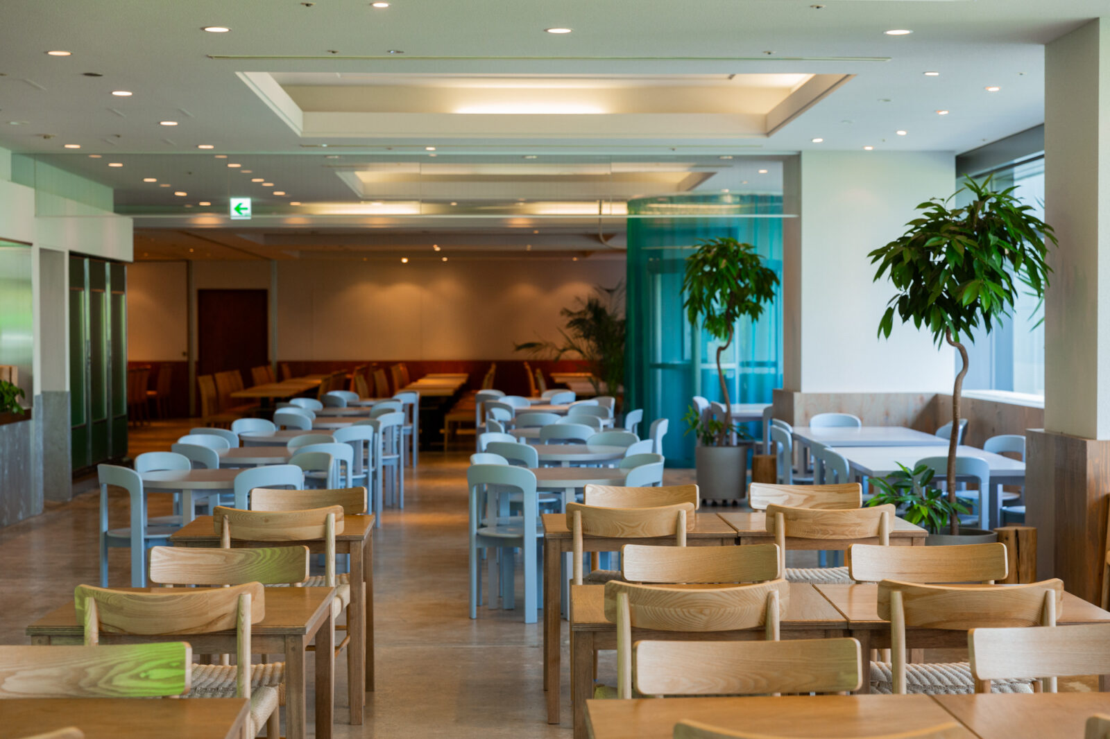 職域食堂は社員食堂と何が違う？ オフィスワーカーも地域住民も居心地よくいられる「雨晴食堂」の仕掛け | WORK MILL