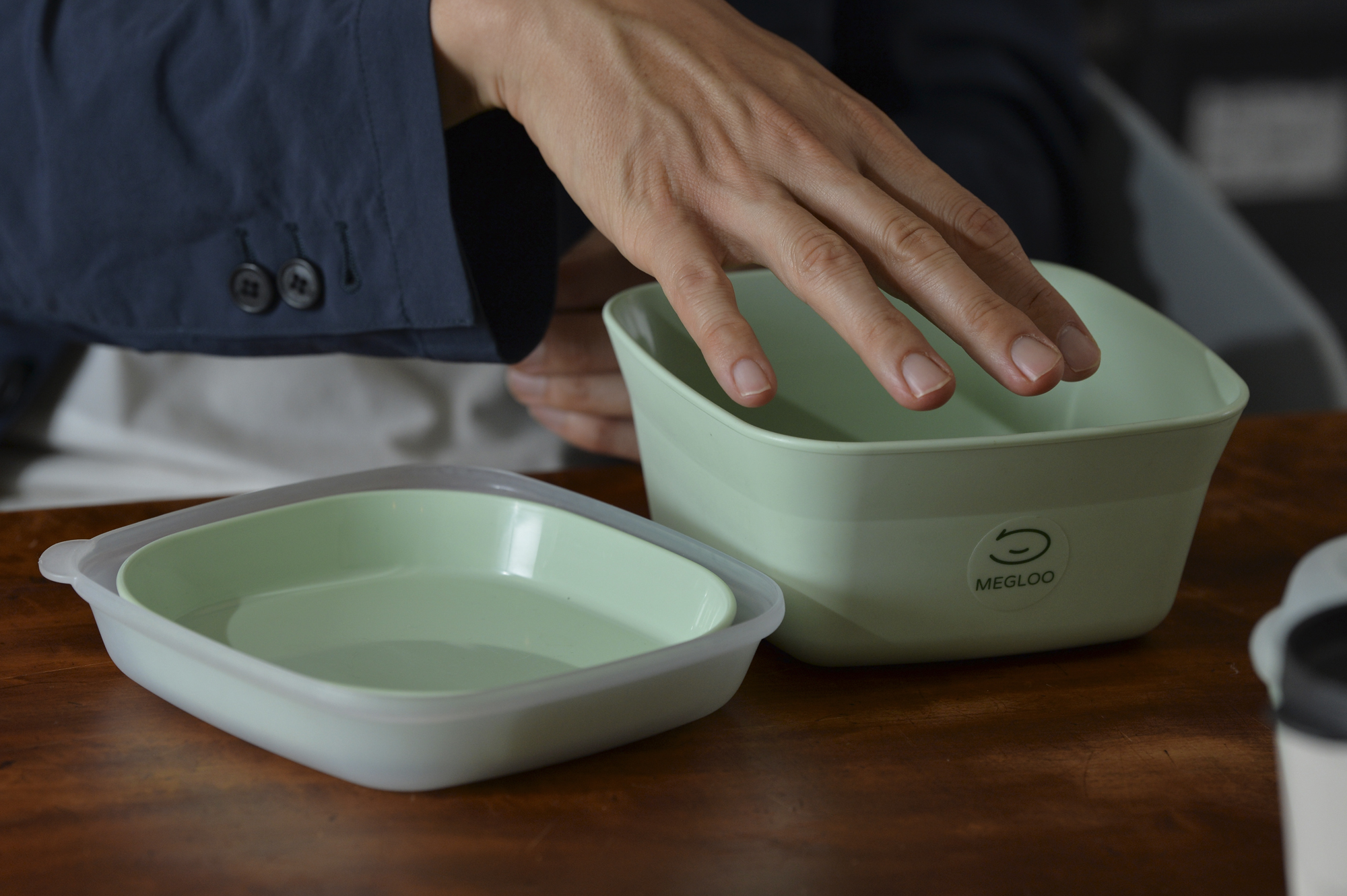 「循環することが当たり前で心地よいと思える未来に」リユース容器シェアリングサービス「Megloo（メグルー）」を展開する善積真吾さんと考える、環境にやさしい身近な選択 | WORK MILL